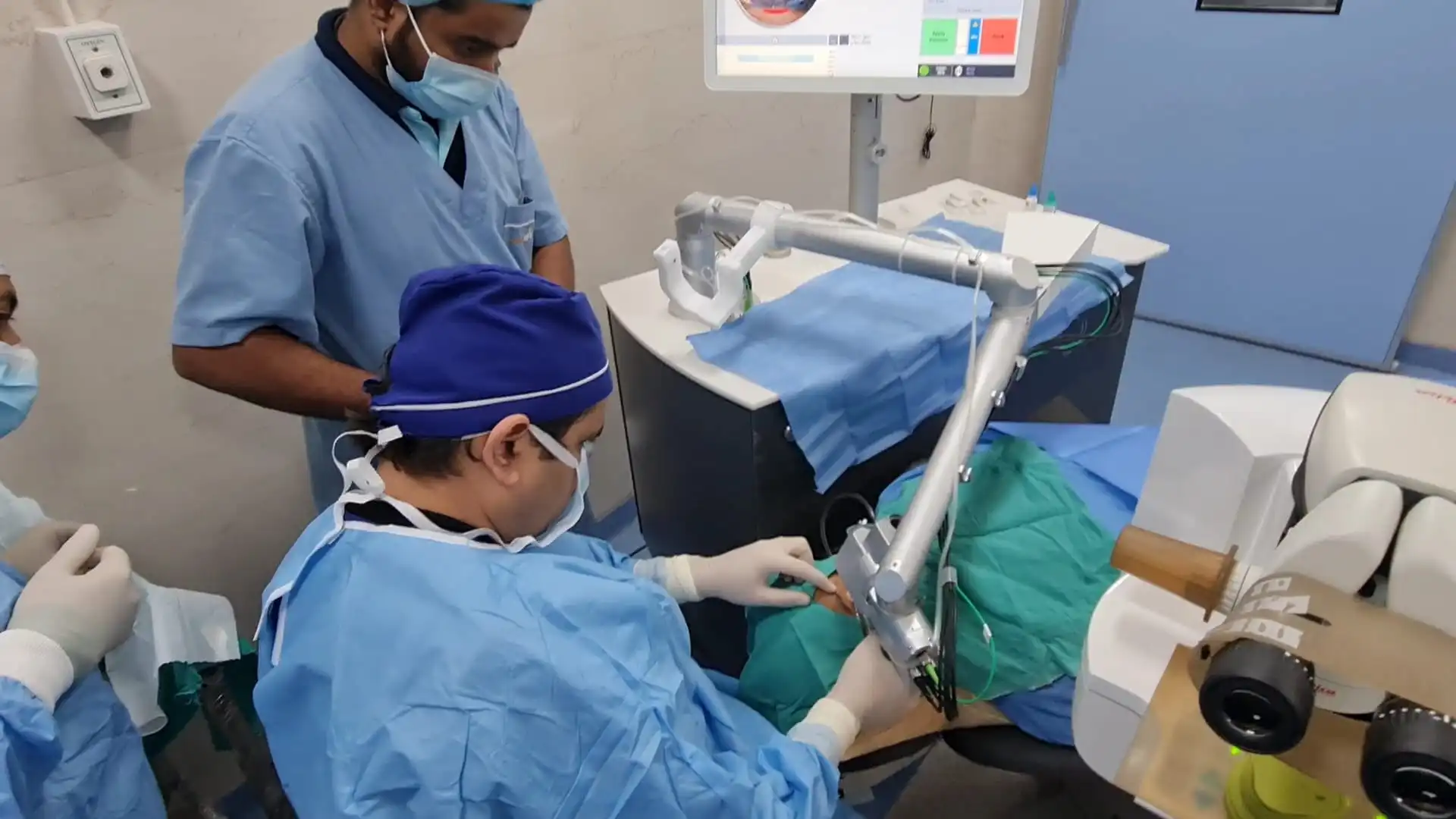 Hospital for CLEAR Spectacle Removal Eye Surgery in Delhi